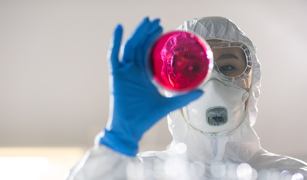 ¿Cómo desinfectar material de laboratorio de forma segura?